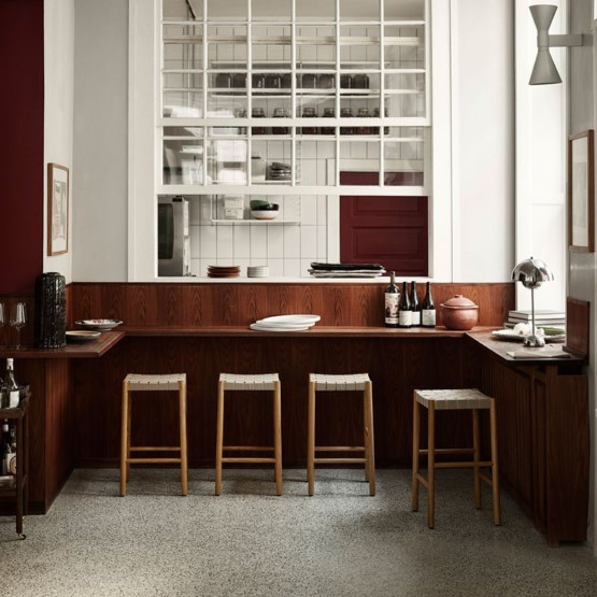 Barstoler og barkrakker: funksjonelle og stilige møbler for alle miljøer